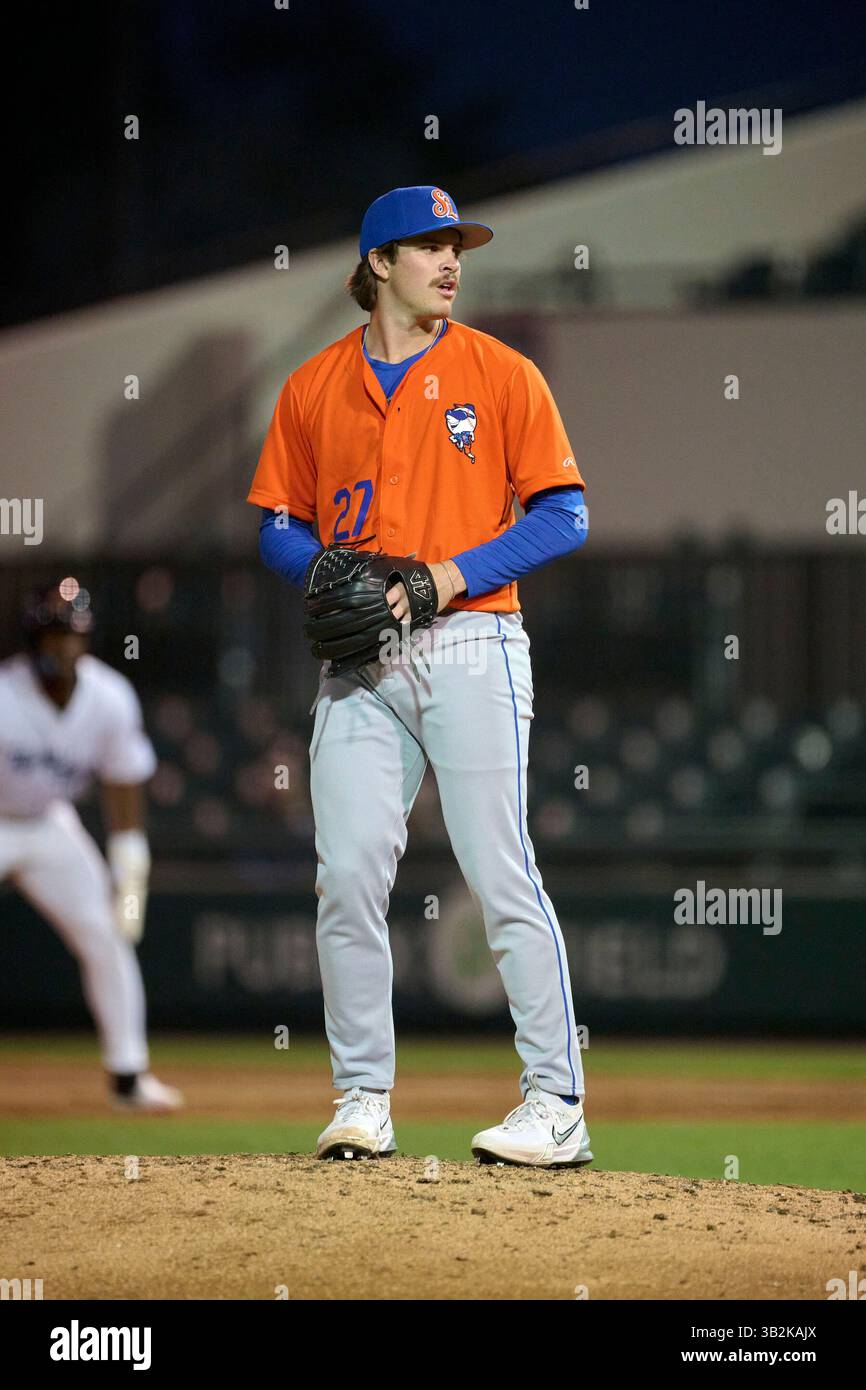 St. Lucie Mets pitcher Hunter Hodges (27) gets ready to deliver a pitch ...