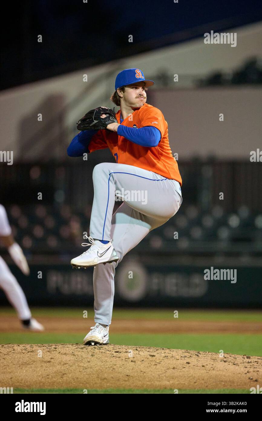 St. Lucie Mets pitcher Hunter Hodges (27) delivers a pitch during an ...