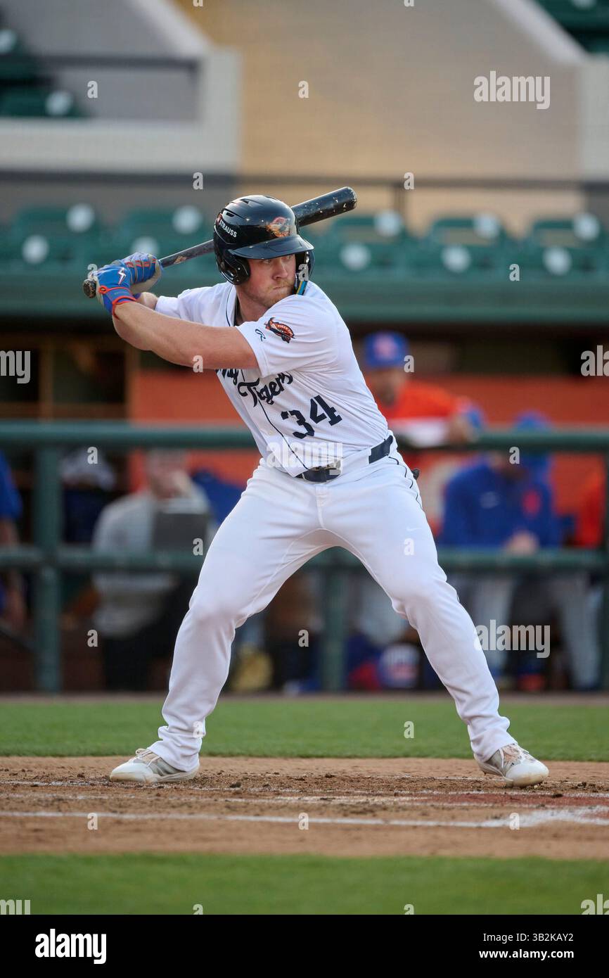 Lakeland Flying Tigers Garrett Pennington (34) bats during an MiLB ...