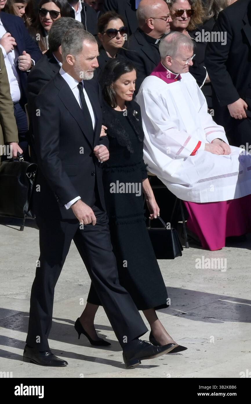 Vatican, Vatican. 26th Apr, 2025. Spanish Royals Felipe de Borbón and ...