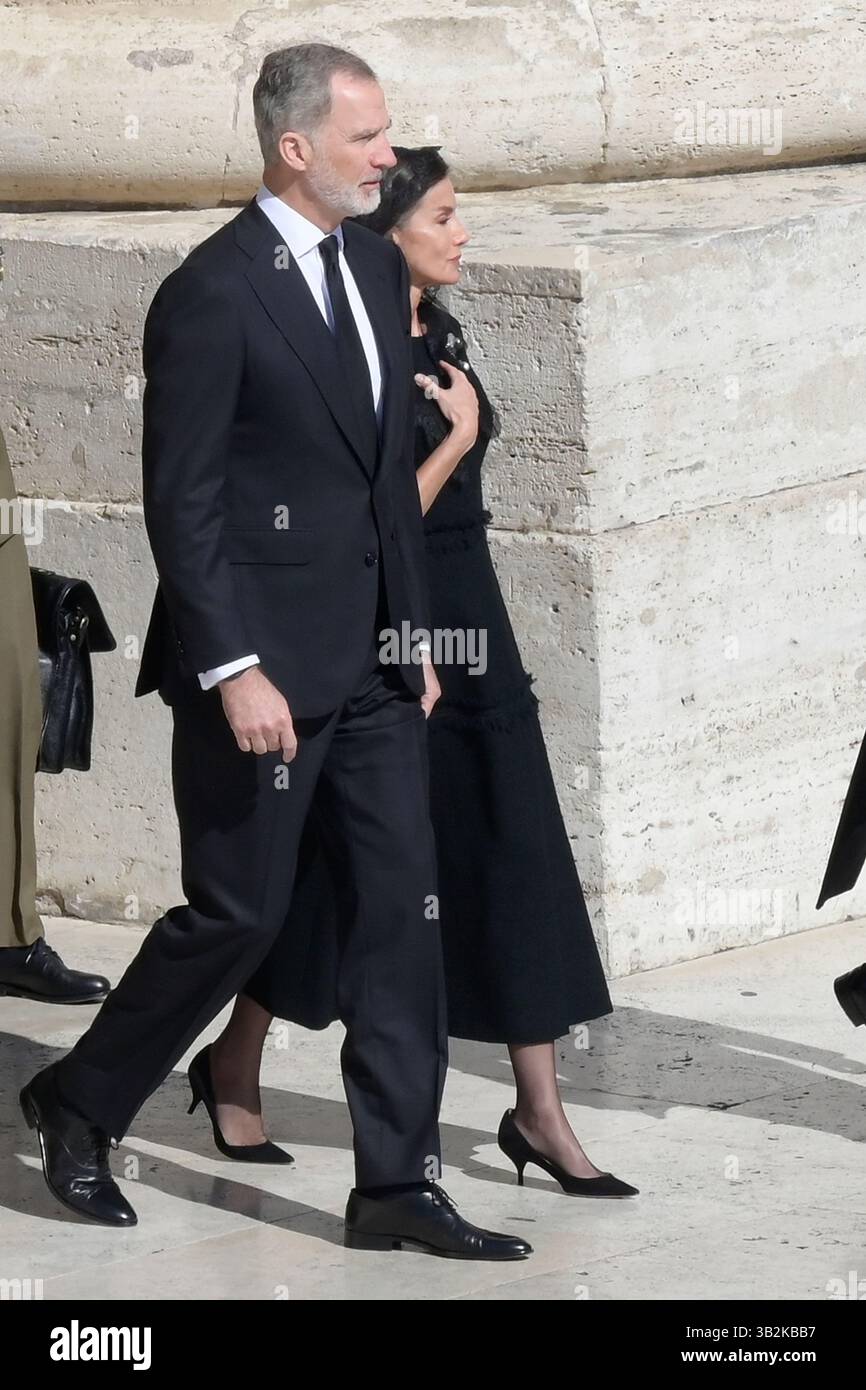 Vatican, Vatican. 26th Apr, 2025. Spanish Royals Felipe de Borbón and ...