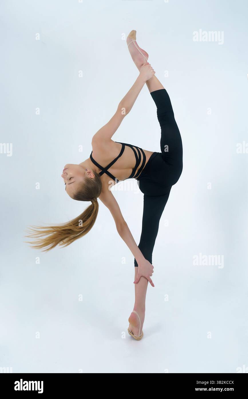 Gymnast doing splits hi-res stock photography and images - Alamy