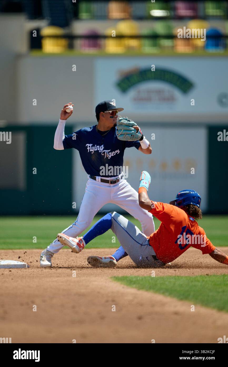 Lakeland Flying Tigers second baseman Franyerber Montilla (12) attempts ...
