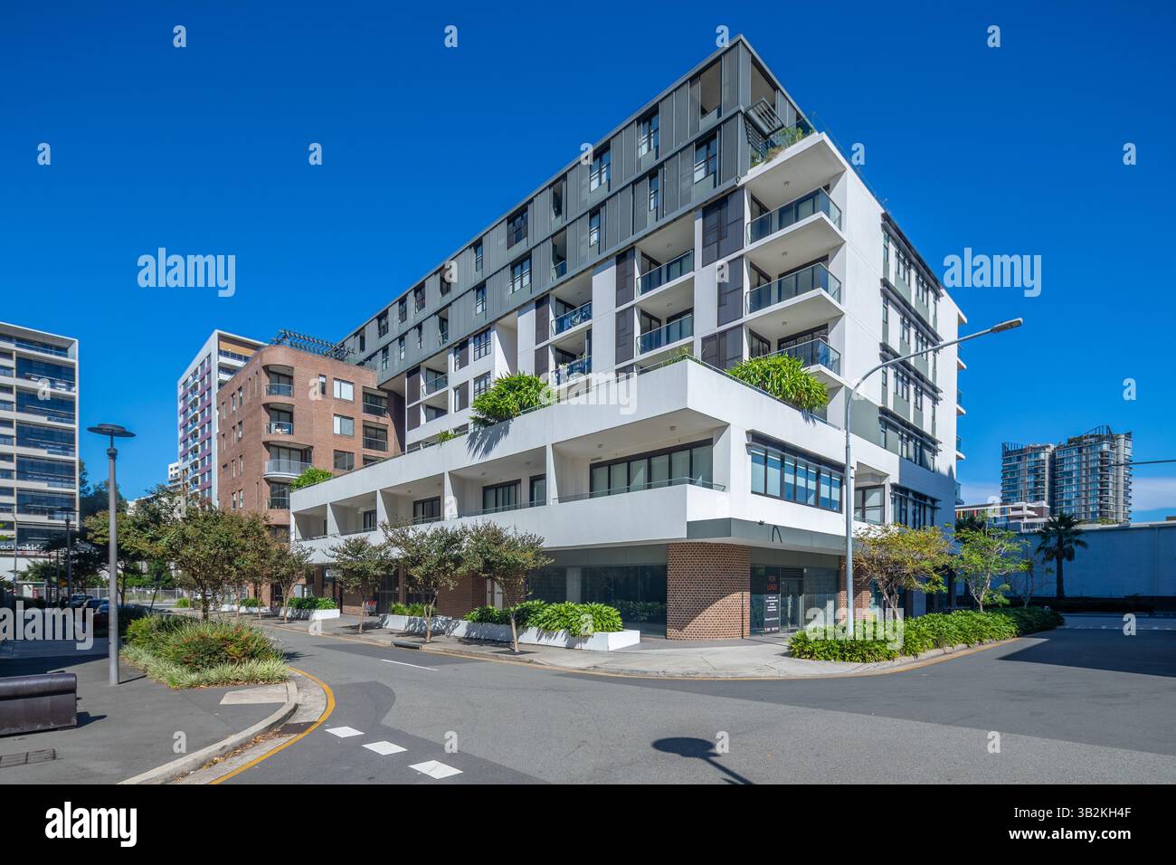 New apartments in Waterloo, Sydney, west of the M1 Motorway ...