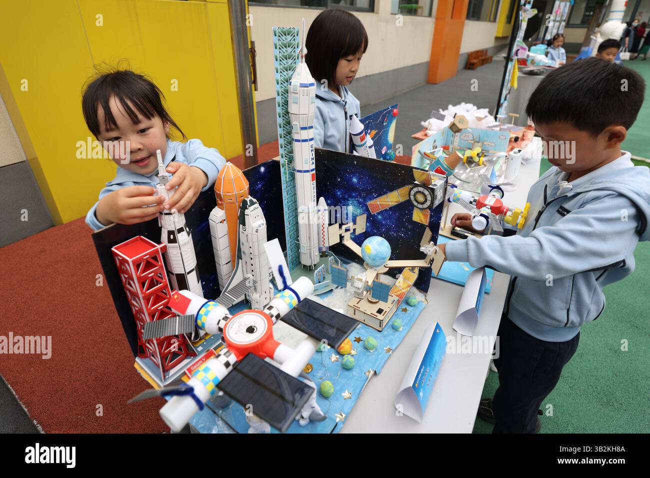 The models of aerospace vehicles made by children are on display ...