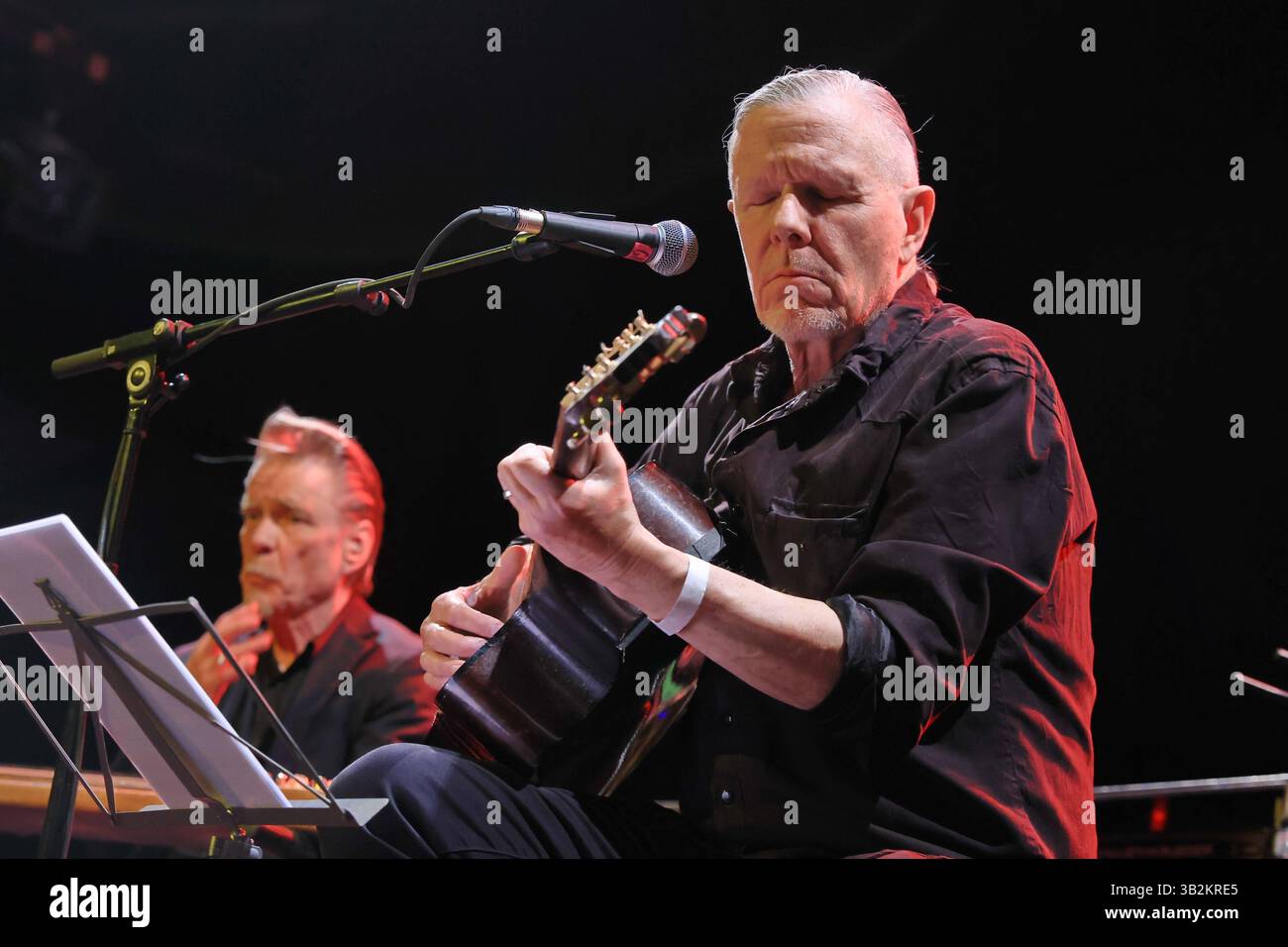 Michael Gira und Kristof Hahn, Swans, im Konzert live im Heimathafen ...