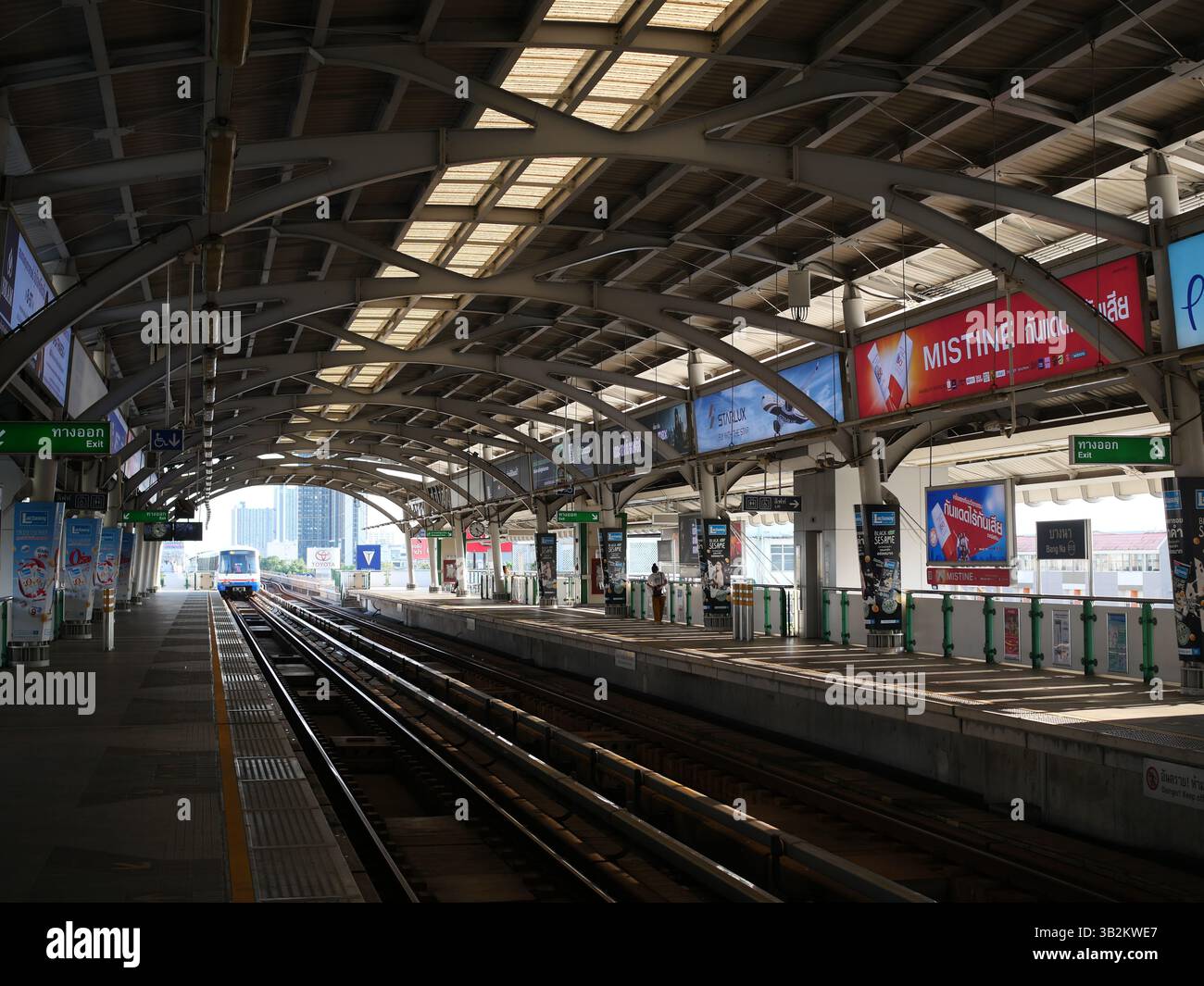 Sukhumvit line platform bts hi-res stock photography and images - Alamy