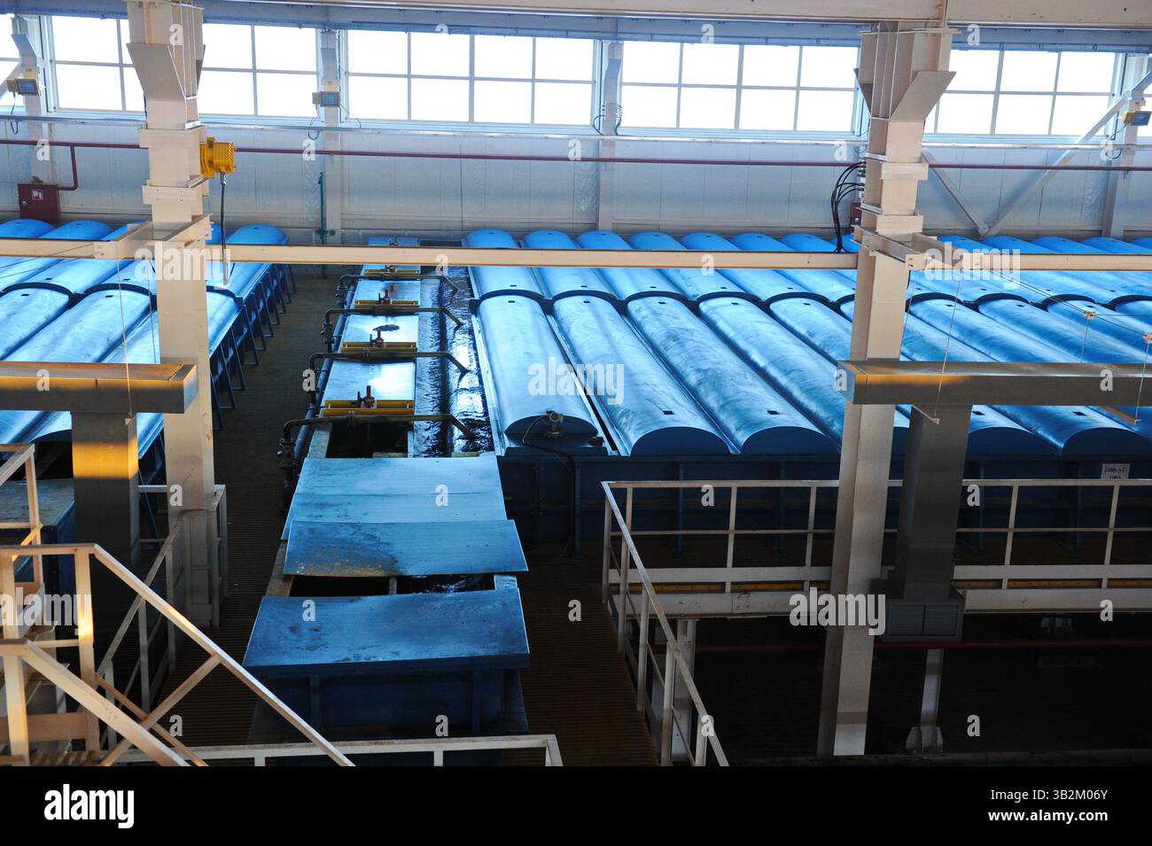 The metal hoists are arranged in a row in the copper cathode cleaning ...