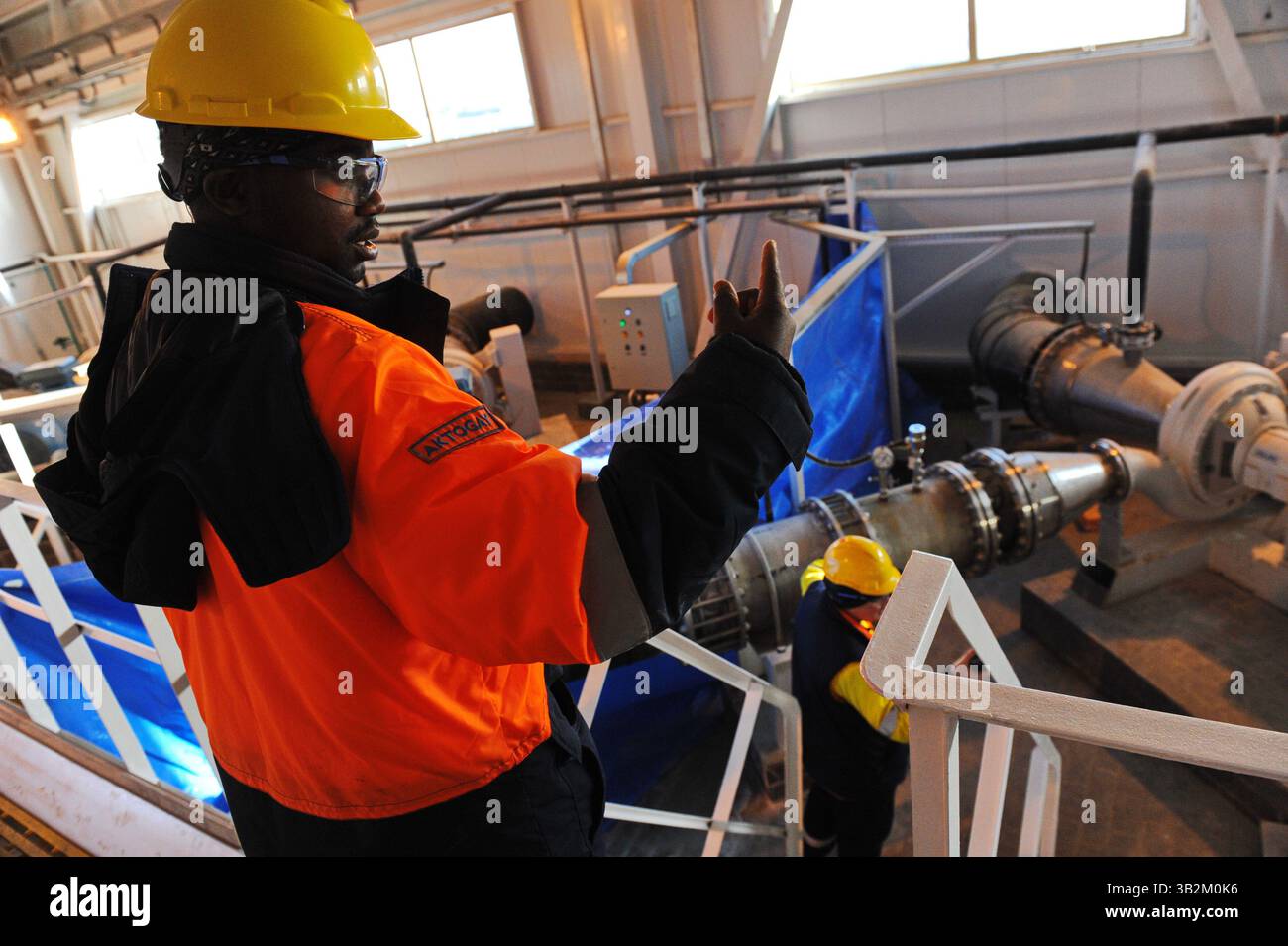 Workers fix and prepare layers of cathode copper at the plant Stock ...