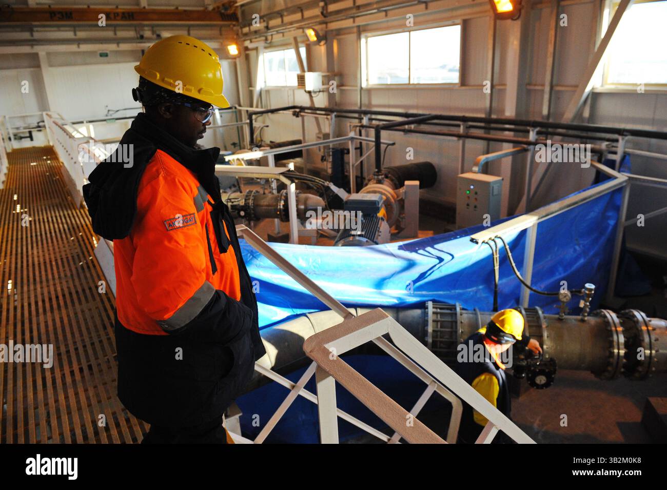 Workers fix and prepare layers of cathode copper at the plant Stock ...