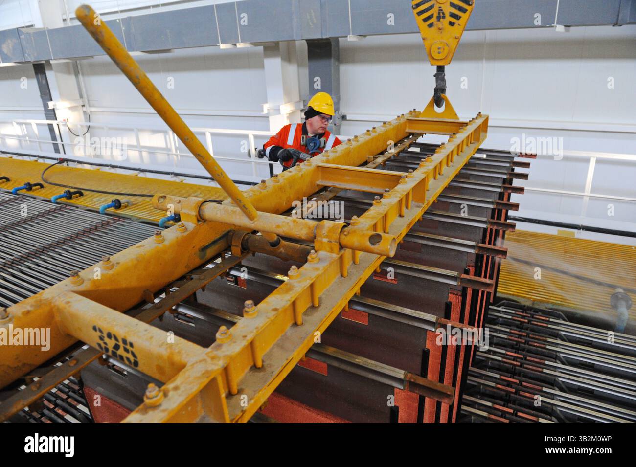 Workers fix and prepare layers of cathode copper at the plant Stock ...