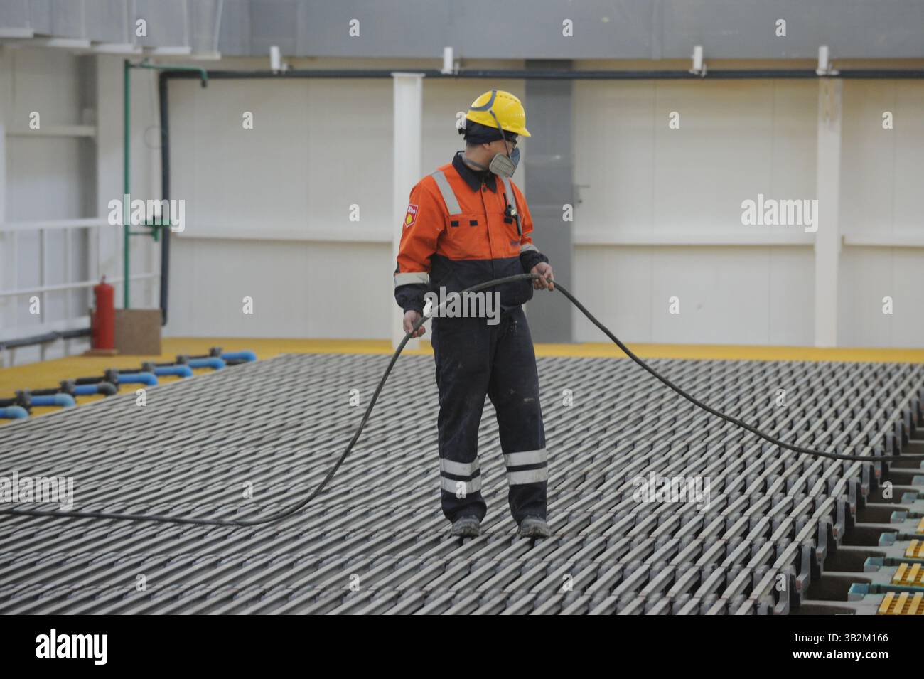 Workers fix and prepare layers of cathode copper at the plant Stock ...