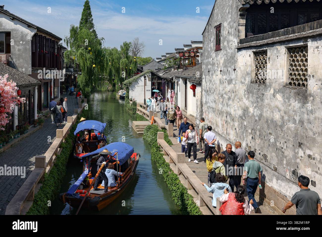 Daiwa tiles hi-res stock photography and images - Alamy