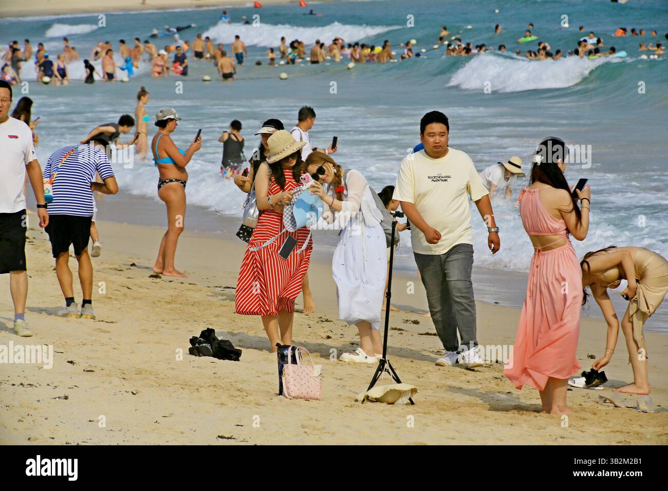 Tourists enjoy vacation at Dadonghai Bay Scenic Area in Sanya City ...