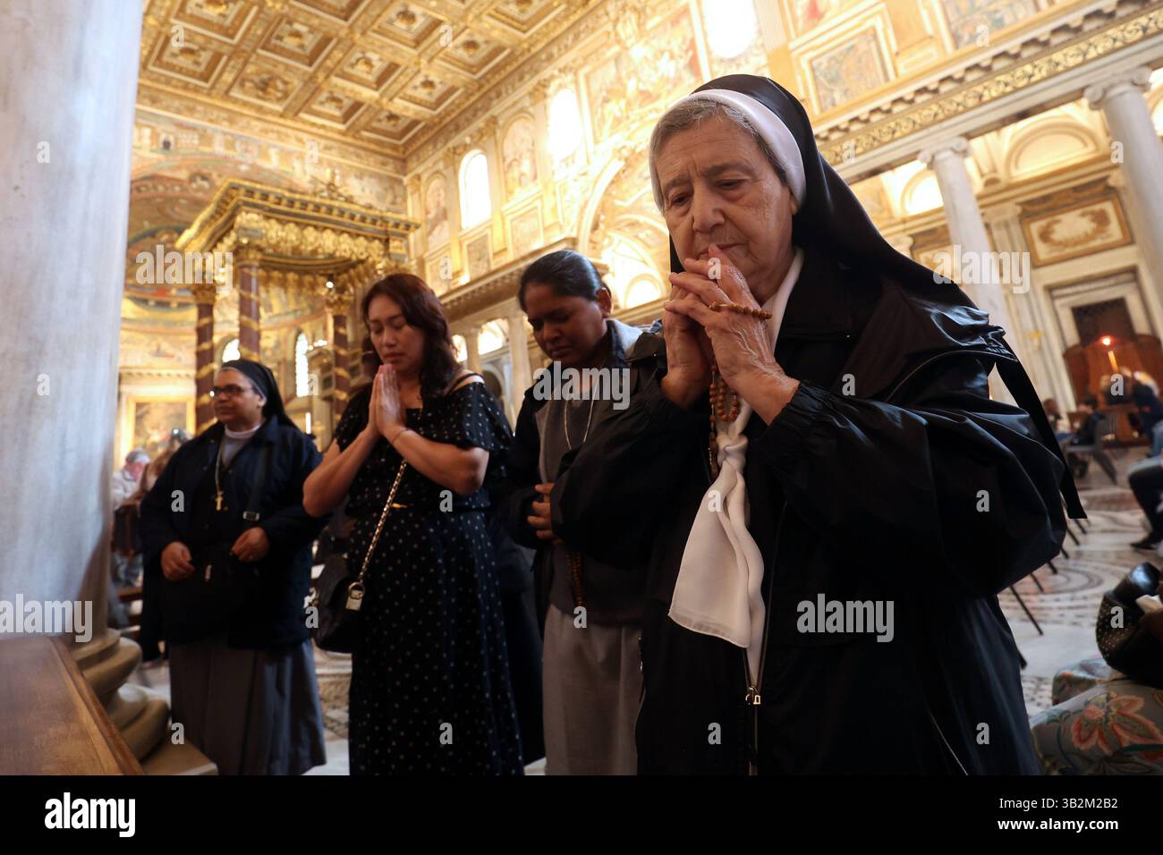Rome, . 28th Apr, 2025. Rome, Italy April 28, 2025: Nuns pray the ...