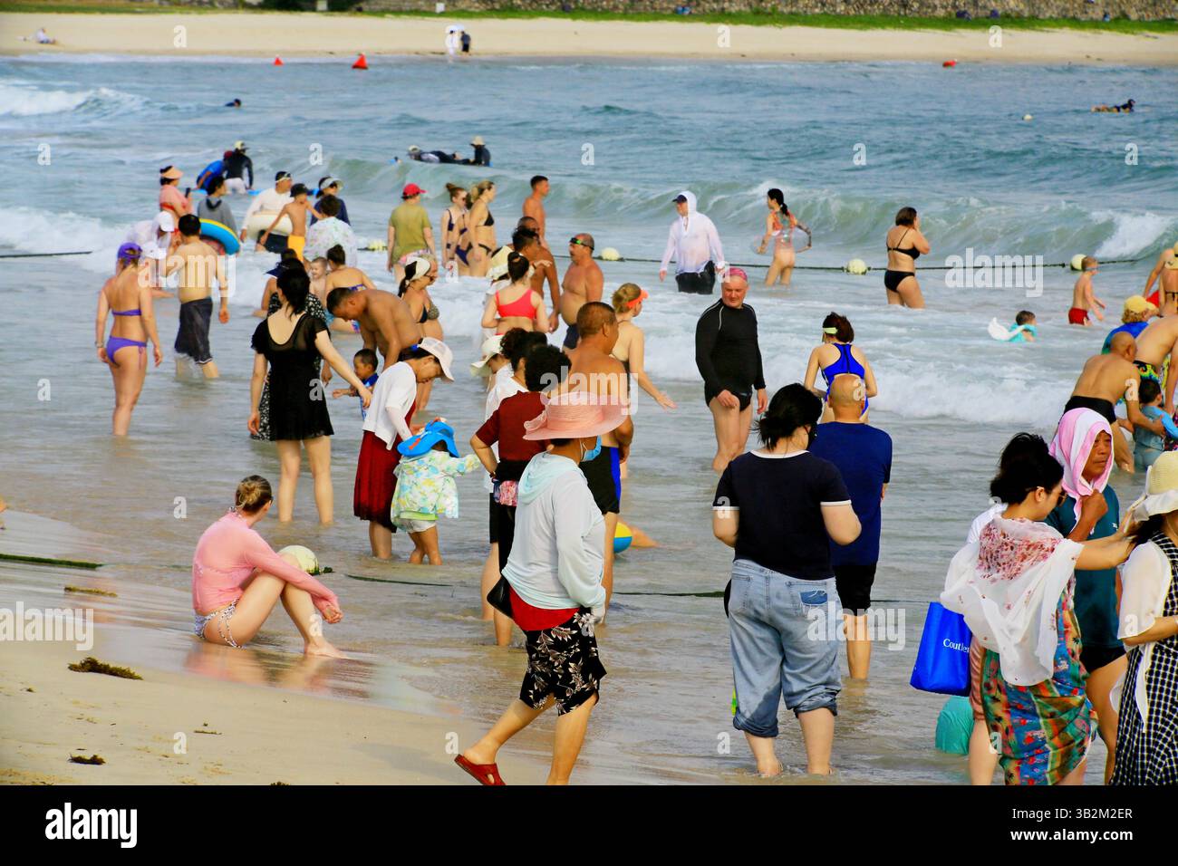 Tourists enjoy vacation at Dadonghai Bay Scenic Area in Sanya City ...