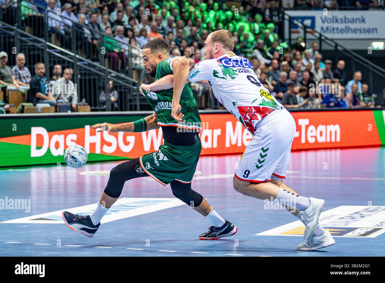 Wetzlar, Deutschland. 27th Apr, 2025. Philipp Ahounasou (HSG Wetzlar ...