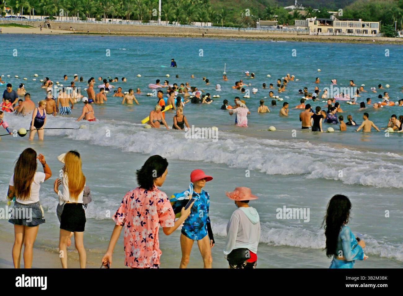 Tourists enjoy vacation at Dadonghai Bay Scenic Area in Sanya City ...