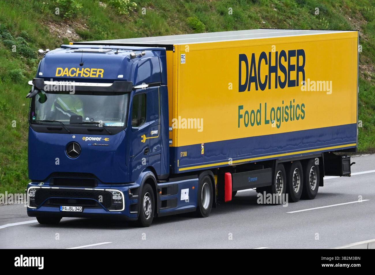Dachser Food Logistics, Spedition. Neuer Mercedes Actros ProCabin ...