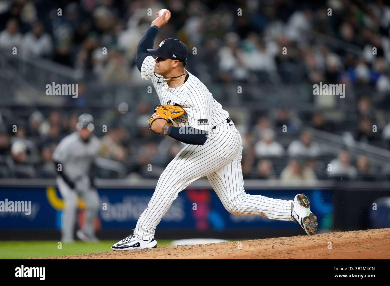 New York Yankees pitcher Fernando Cruz throws during a baseball game ...