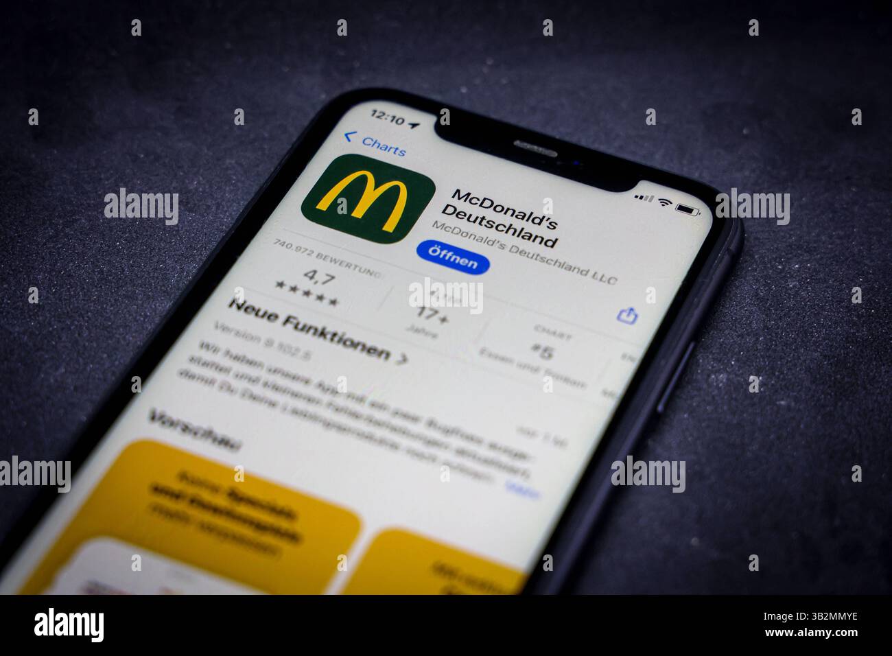 Apple App Store auf einem iPhone. Apps Charts gratis. McDonalds ...