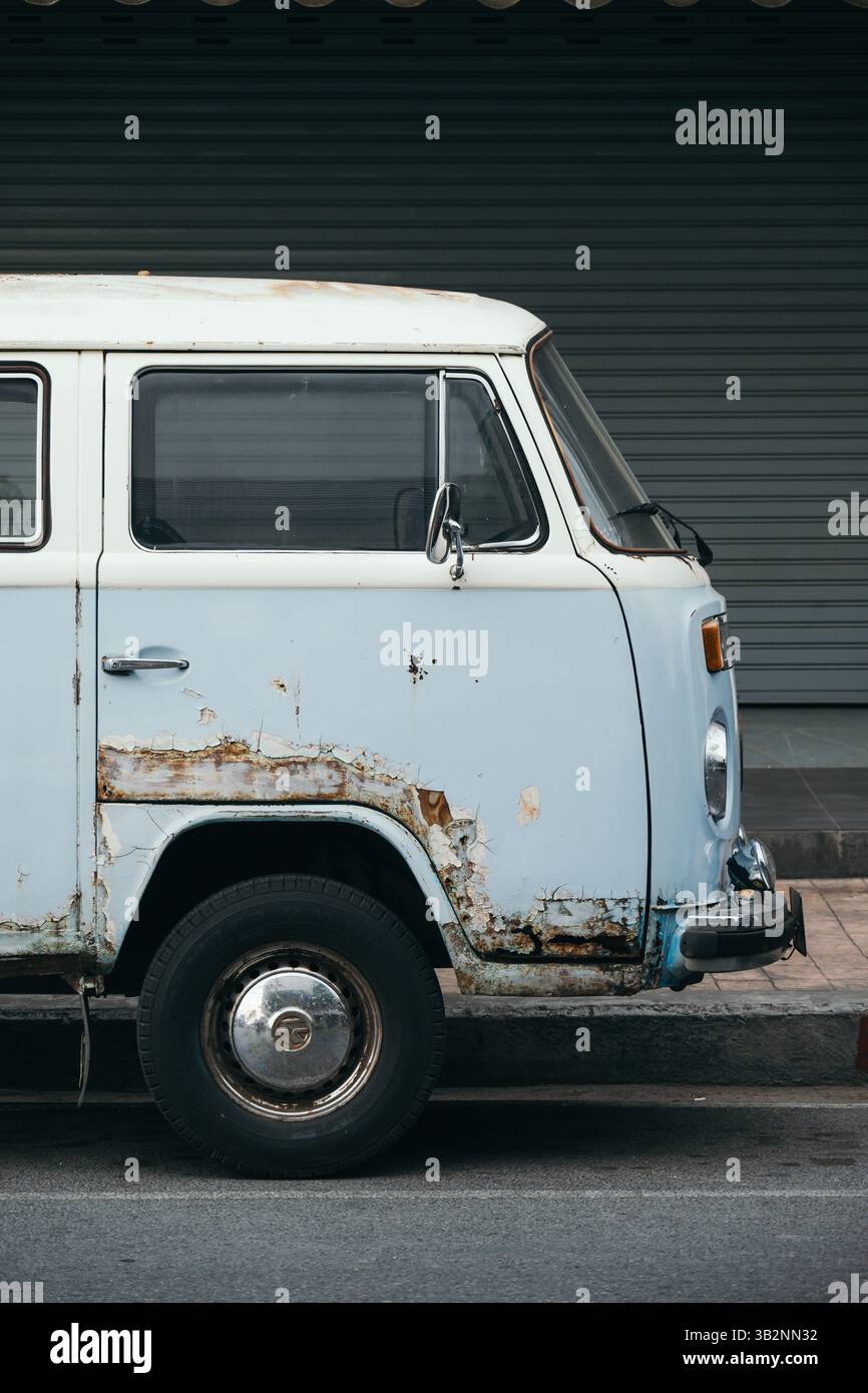 Vintage style volkswagen van hi-res stock photography and images - Alamy