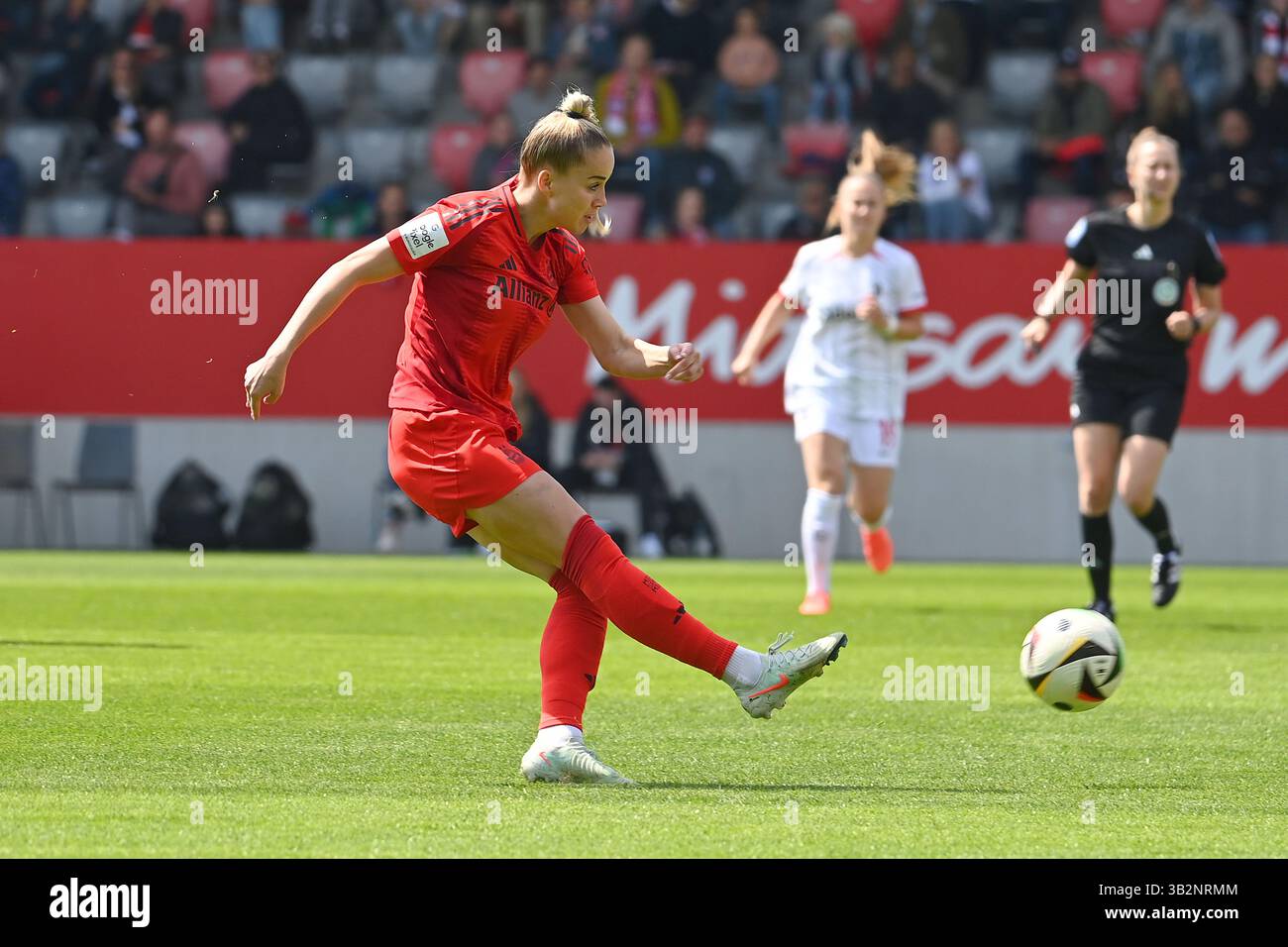 Munich, Deutschland. 27th Apr, 2025. Giulia GWINN (FCB), action, single action, single image ...