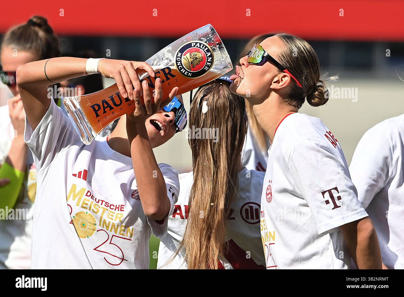 Munich, Deutschland. 27th Apr, 2025. The FC Bayern women's team are German champions early ...