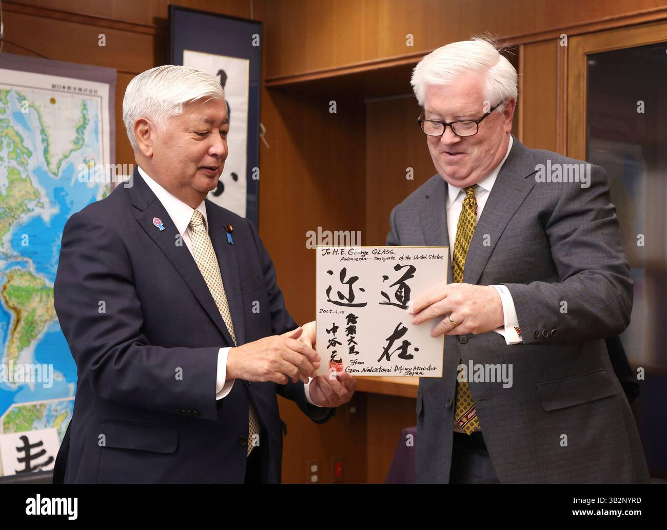 New U.S. Ambassador to Japan George Edward Glass (R) meets Japanese ...