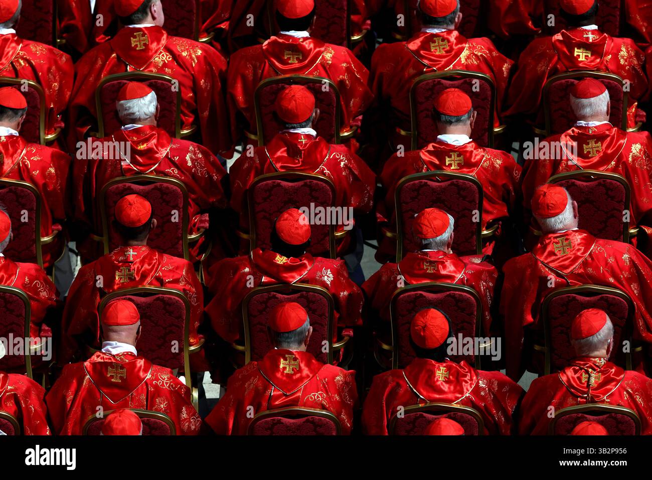 Rome, . 28th Apr, 2025. Vatican City, April 26, 2025: The purple red of ...