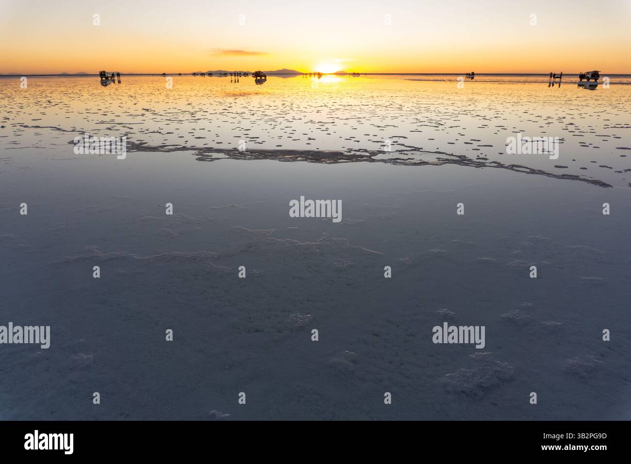 Salar de uyuni bolivia mirror hi-res stock photography and images - Alamy