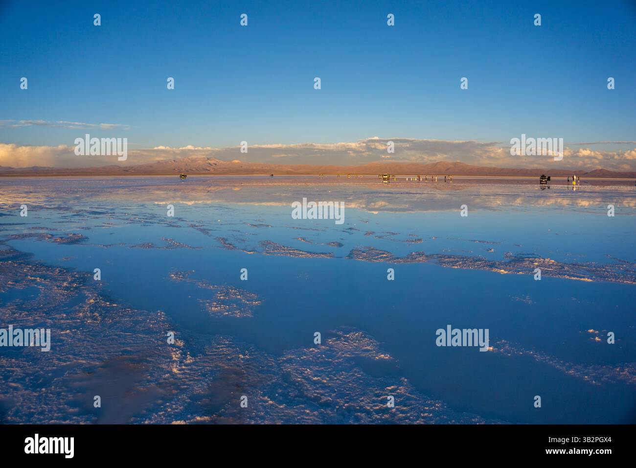Mirror Landscape of the Salar de Uyuni in Bolivia, Where the Flooded ...