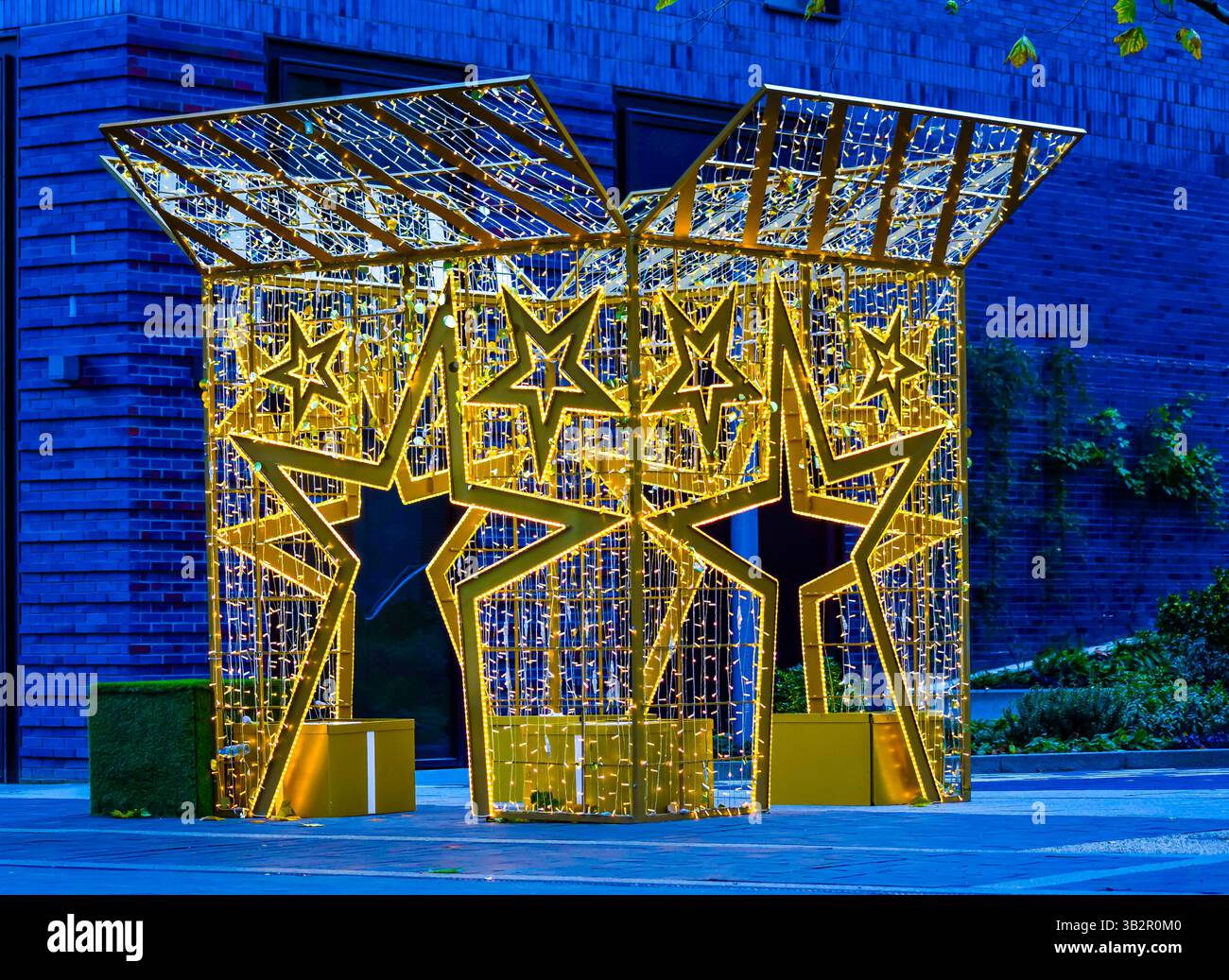 Metallic stars hi-res stock photography and images - Alamy
