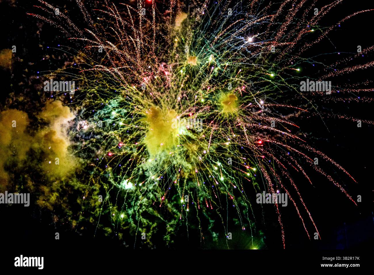 Fireworks night sky festival lights hi-res stock photography and images ...