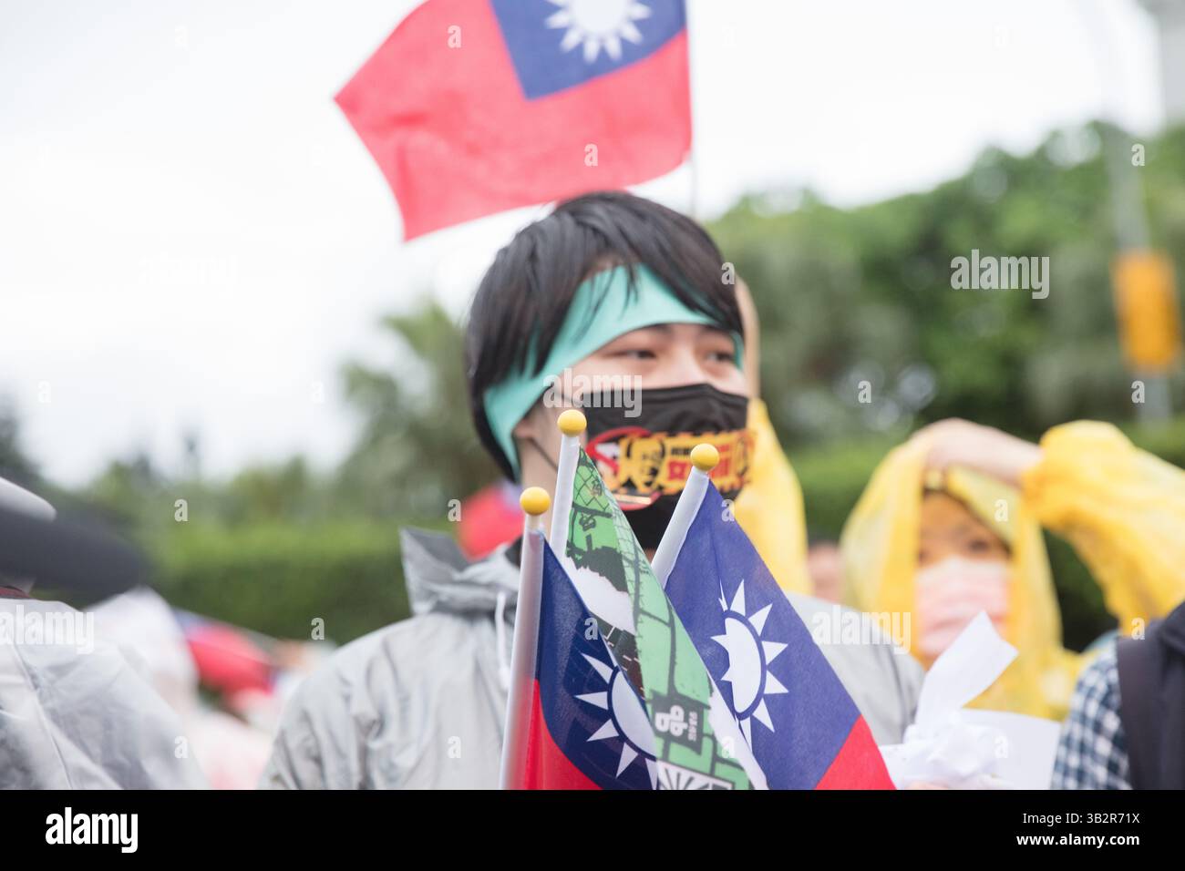 Supporters of the Kuomintang(KMT) wave flags and chant during a rally ...