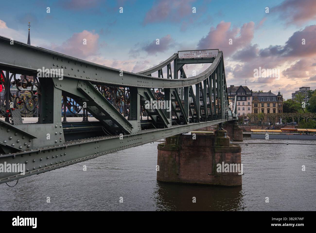 View eiserner steg over main hi-res stock photography and images - Alamy