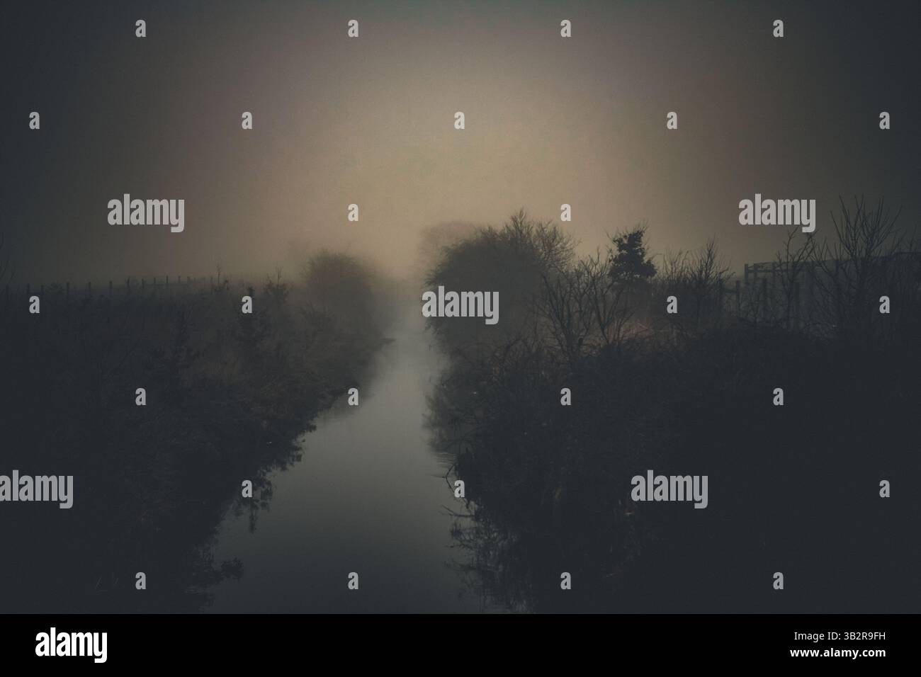 Early misty winter view hi-res stock photography and images - Alamy