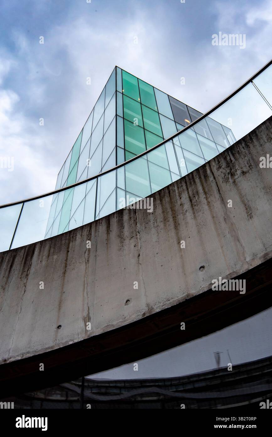 Generic glass box building hi-res stock photography and images - Alamy