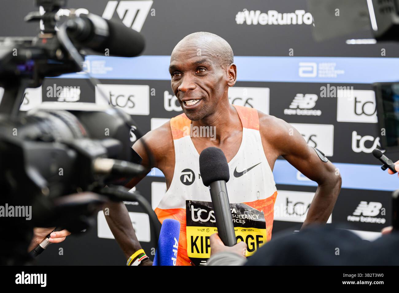LONDON, UNITED KINGDOM. 27 Apr, 25. Eliud Kipchoge (KEN) completed the ...