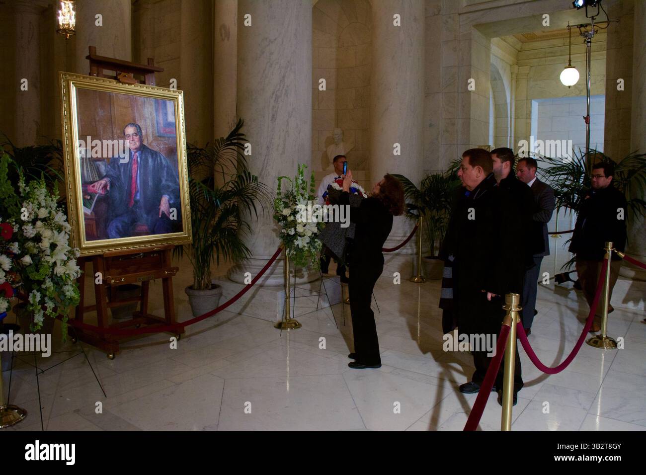 U s supreme court building painting hi-res stock photography and images ...