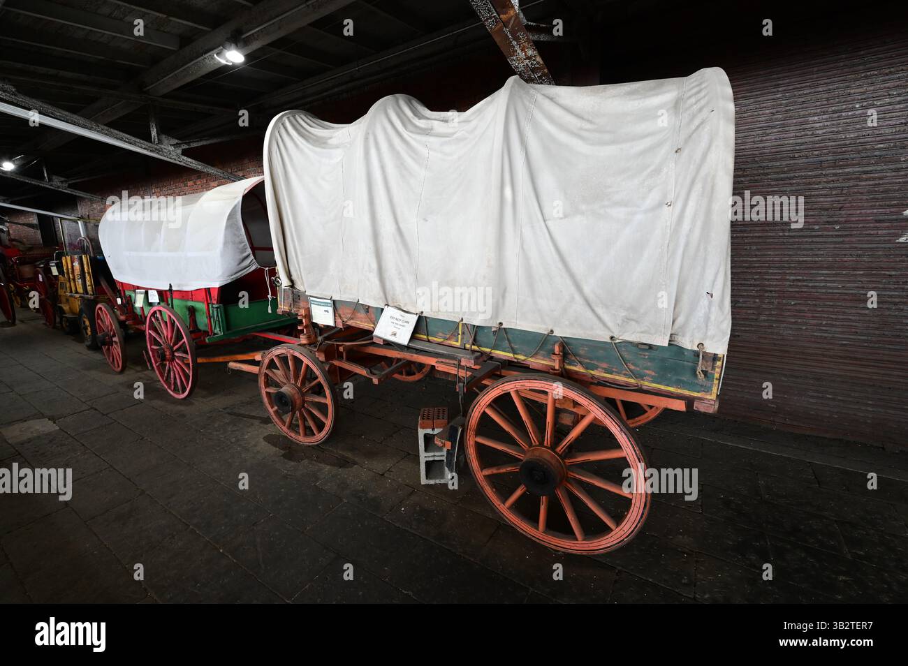 American covered wagons from the 1920's Stock Photo - Alamy