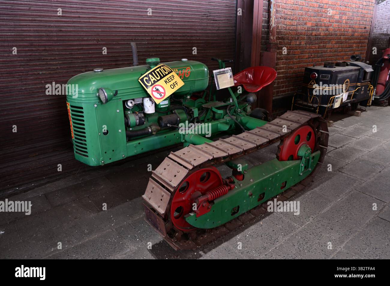 Oliver HG Crawler Tractor. 1947 Stock Photo - Alamy