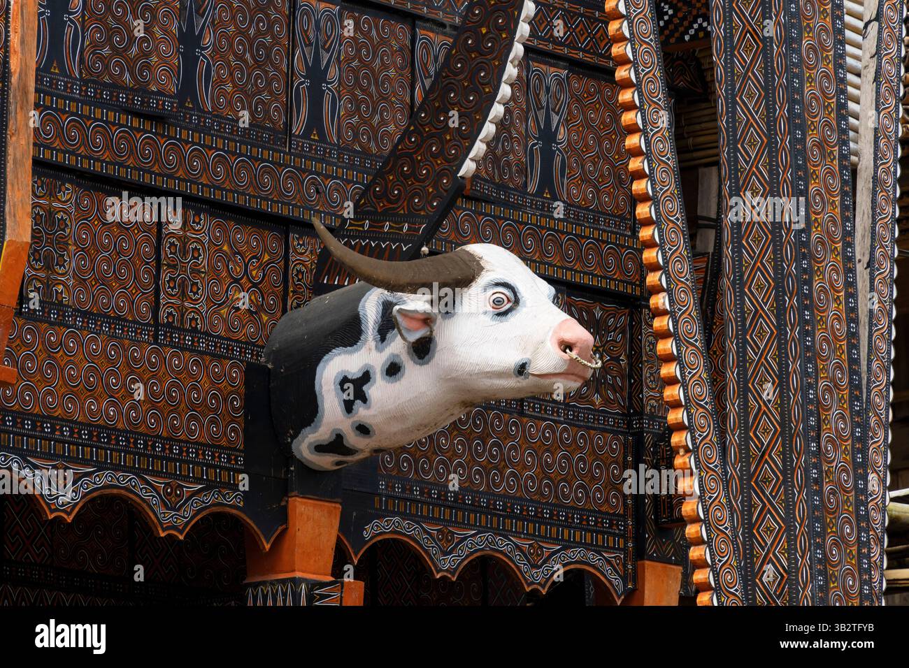 The gable of a traditional Tongkonan house with bull head in Old Palawa ...