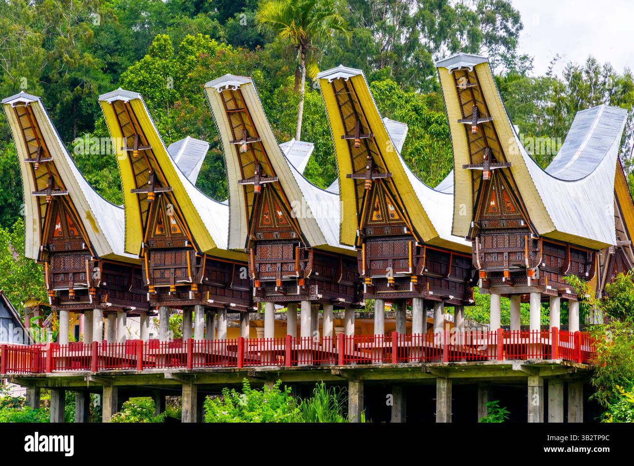 Toraja community figure hi-res stock photography and images - Alamy
