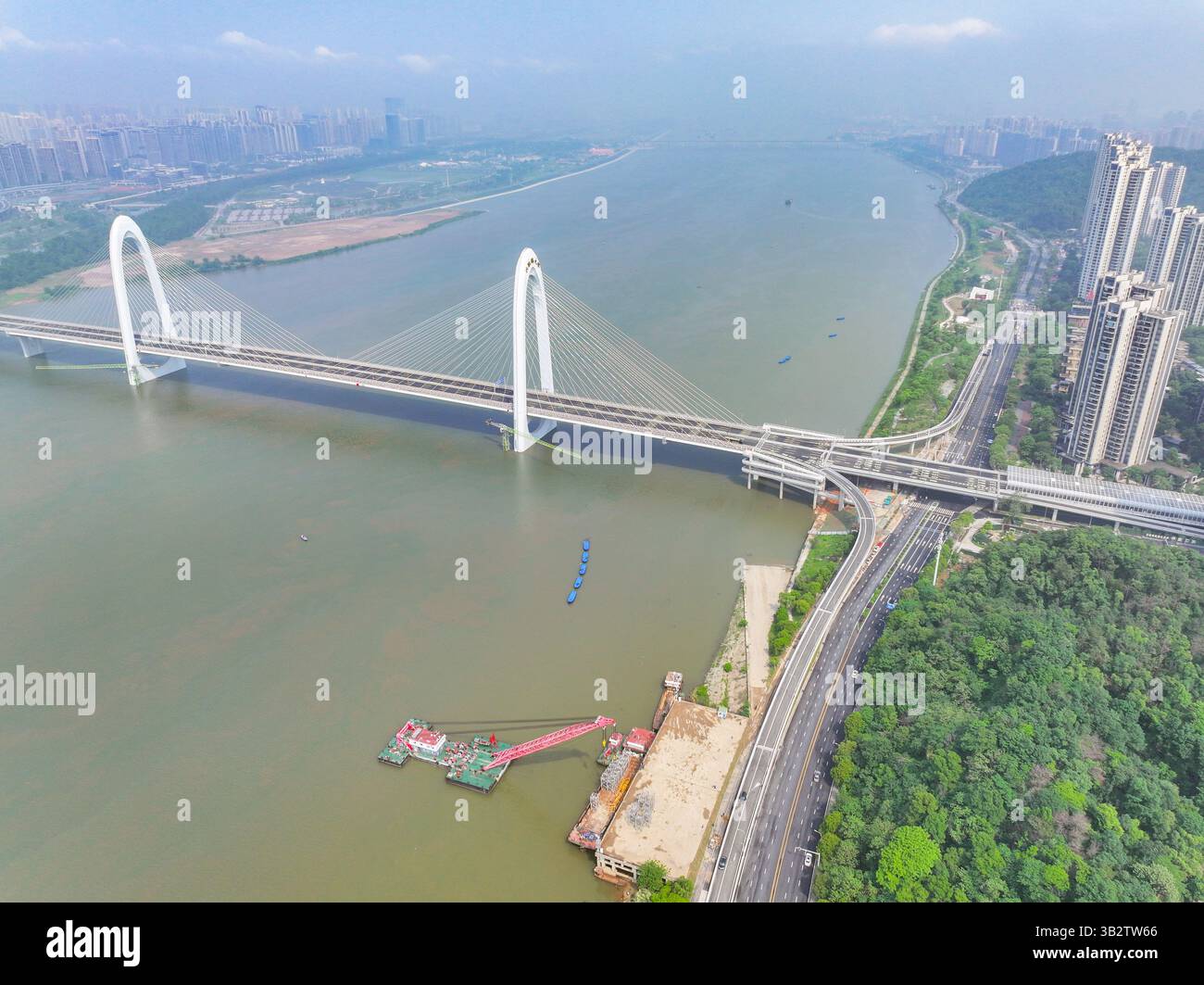 (250428) -- CHANGSHA, April 28, 2025 (Xinhua) -- An aerial drone photo ...