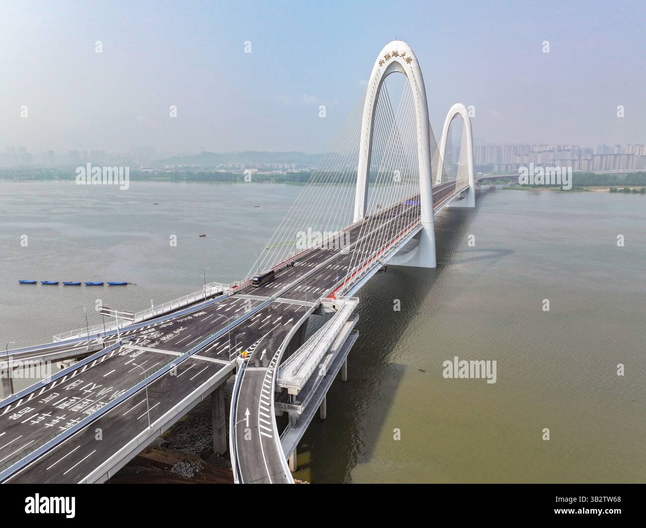 (250428) -- CHANGSHA, April 28, 2025 (Xinhua) -- An aerial drone photo ...
