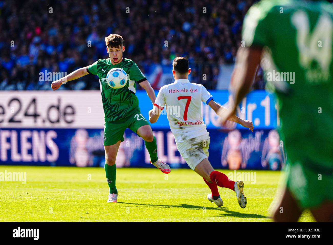 Kiel, Deutschland. 26th Apr, 2025. Lukas Ulrich (Borussia ...