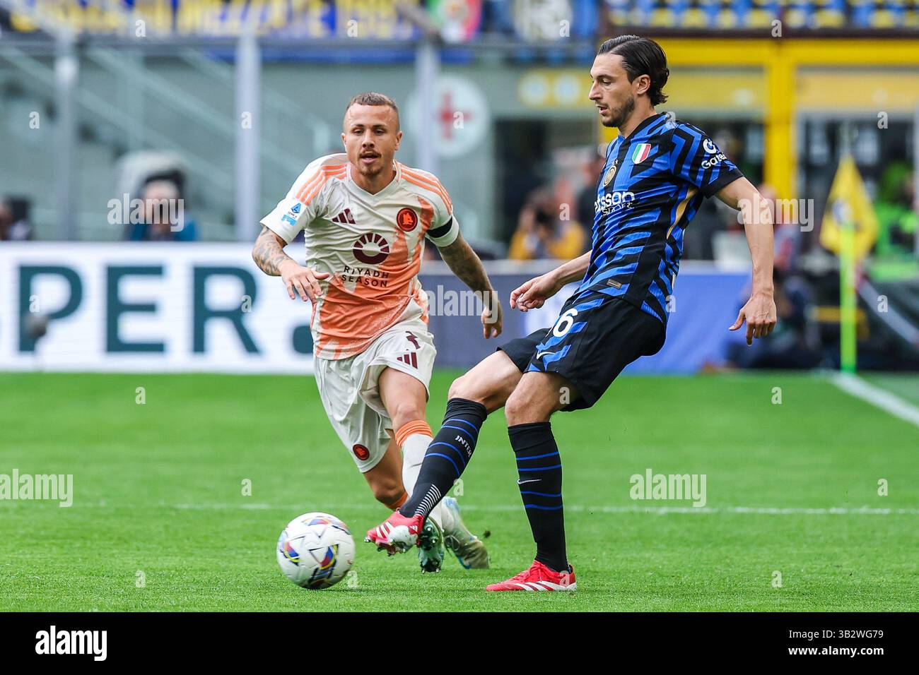 Milan, Italien. 27th Apr, 2025. Matteo Darmian of FC Internazionale ...