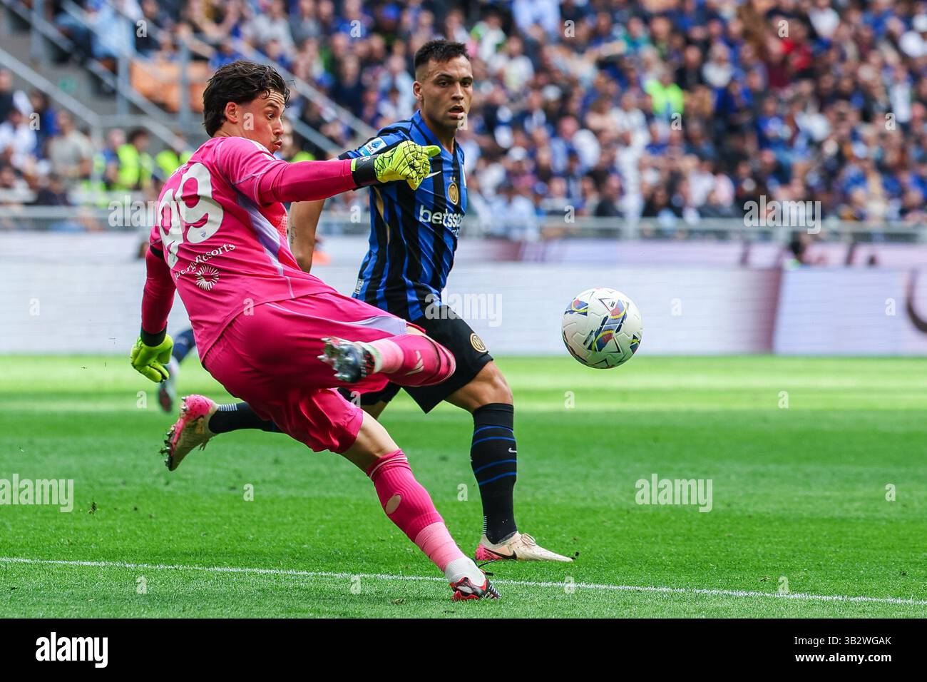 Milan, Italien. 27th Apr, 2025. Mile Svilar of AS Roma seen in action ...