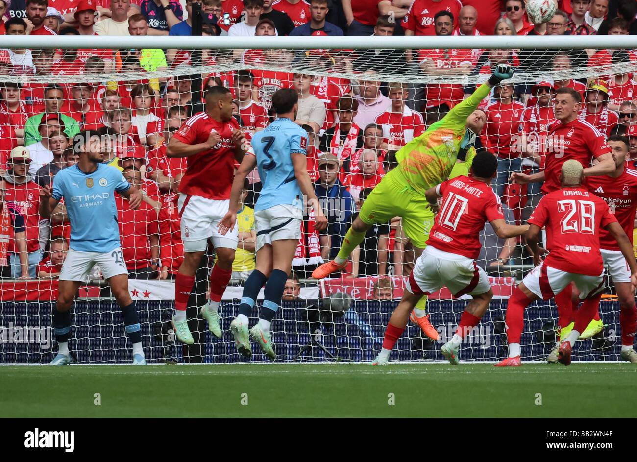 London, UK. 27th Apr, 2025. Matz Sels of Nottingham Forest)YELLOW) in ...